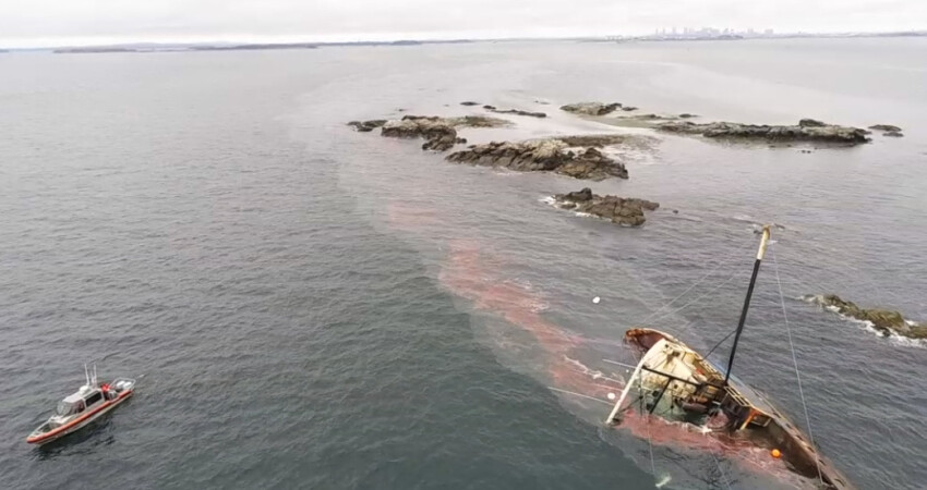 Scallop boat capsizes in Boston Harbor; three rescued | National Fisherman