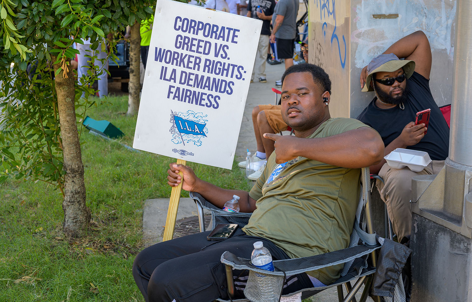 US dockworkers and port employers reach tentative deal, likely averting ...