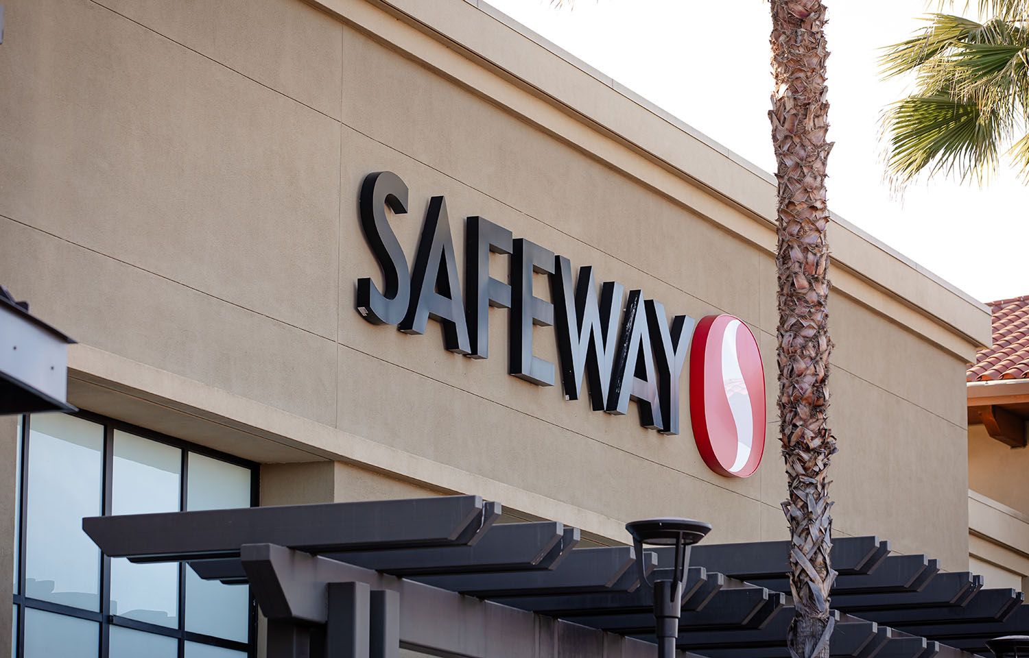 Albertsons’ Safeway lays off corporate staff; Walmart closes regional ...