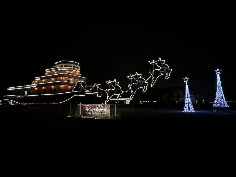 C&C Marine displays 5,000-hp tug pulled by Santa's 20' reindeer | WorkBoat