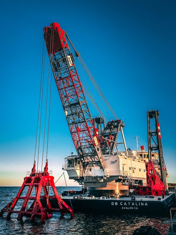 Curtin Maritime's new clamshell dredge is the largest in North America ...