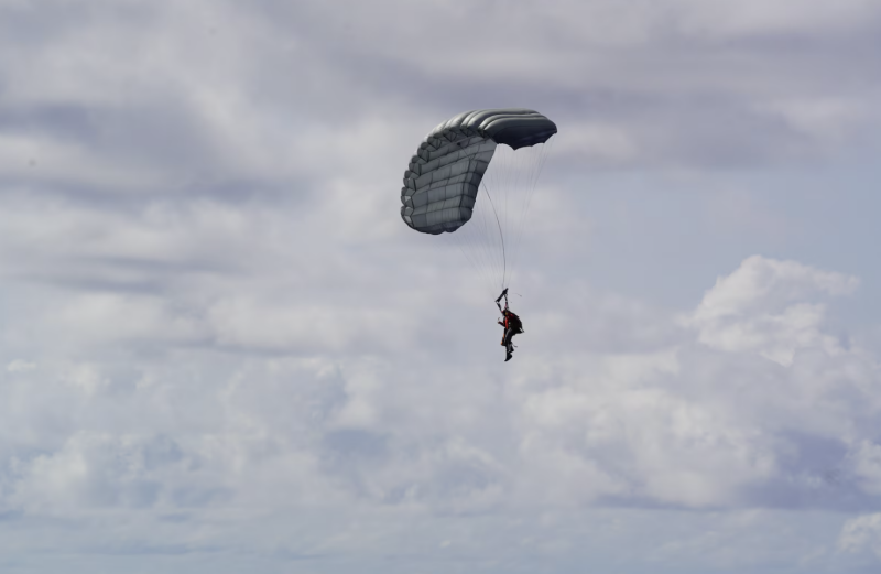 Divers recover body of Mariana member; search continues for others ...