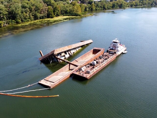 Dredge overturns on the Ohio River | WorkBoat