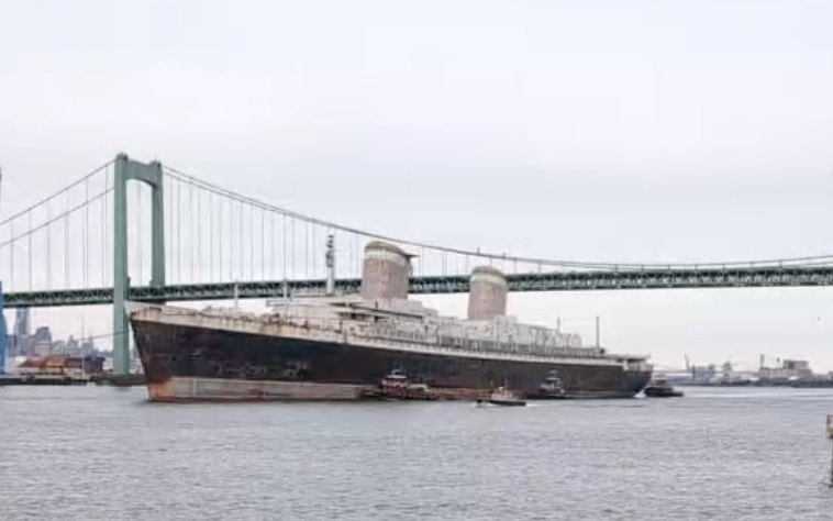 SS United States departs Philadelphia | WorkBoat